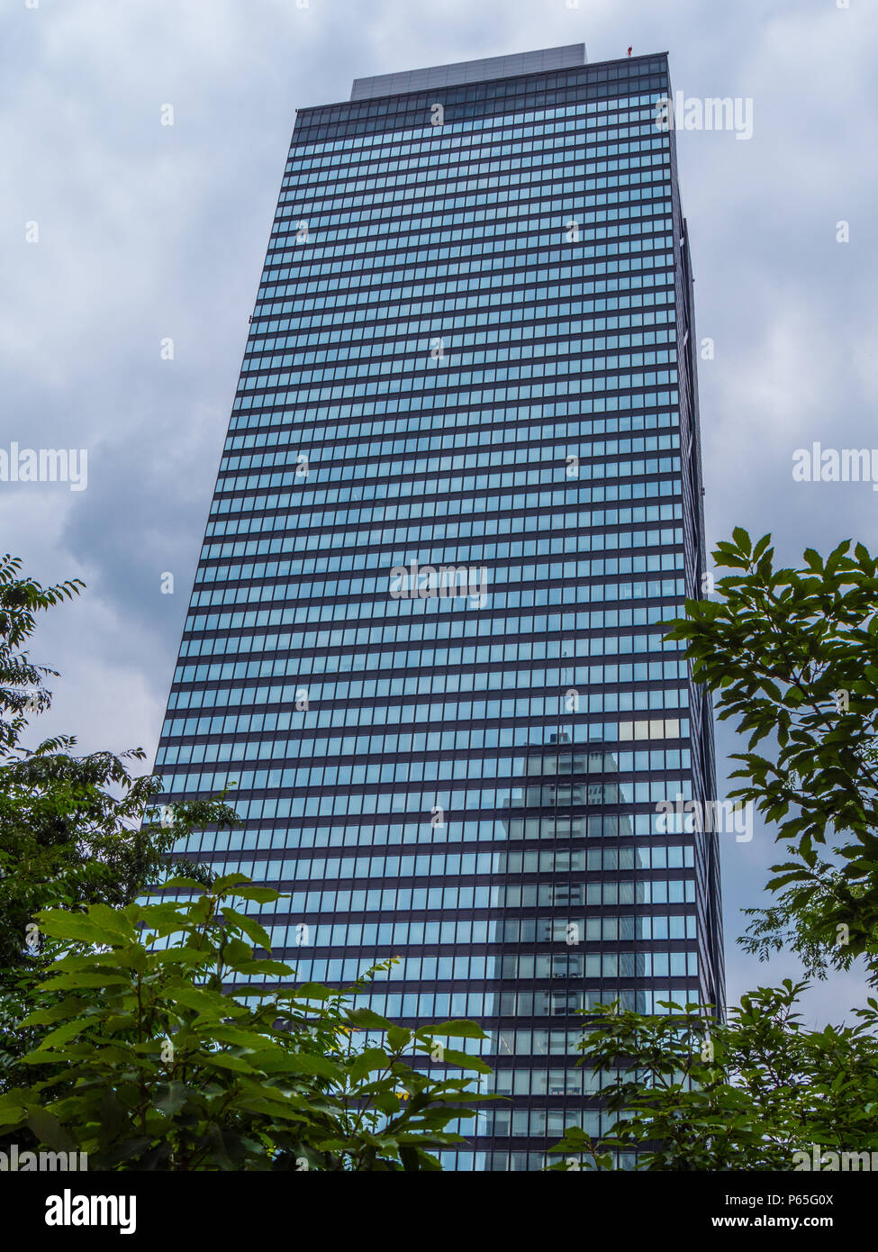 Shinjuku Mitsui Building in Tokyo - TOKYO / JAPAN - JUNE 17, 2018 Stock ...