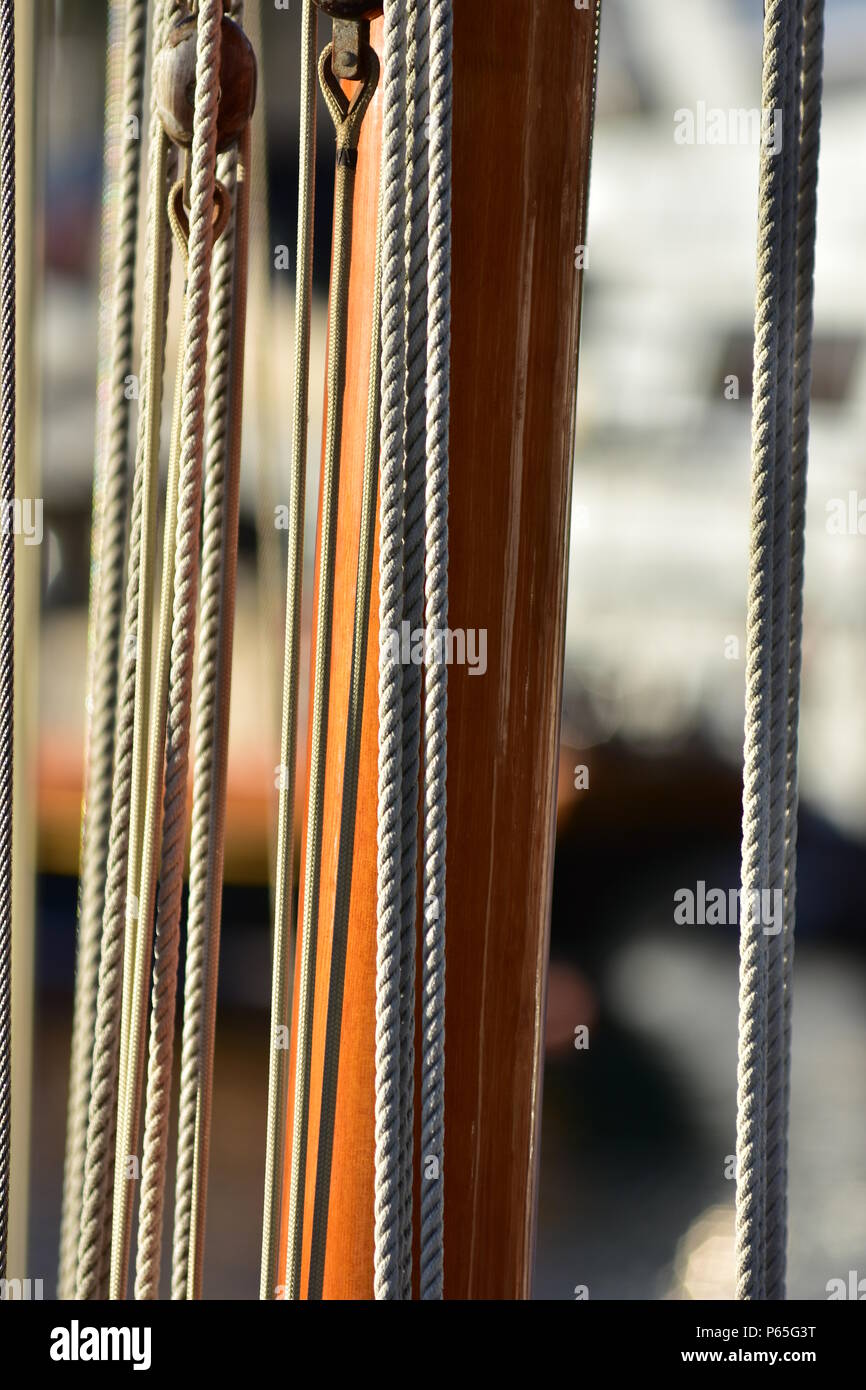Wooden mast hi-res stock photography and images - Alamy