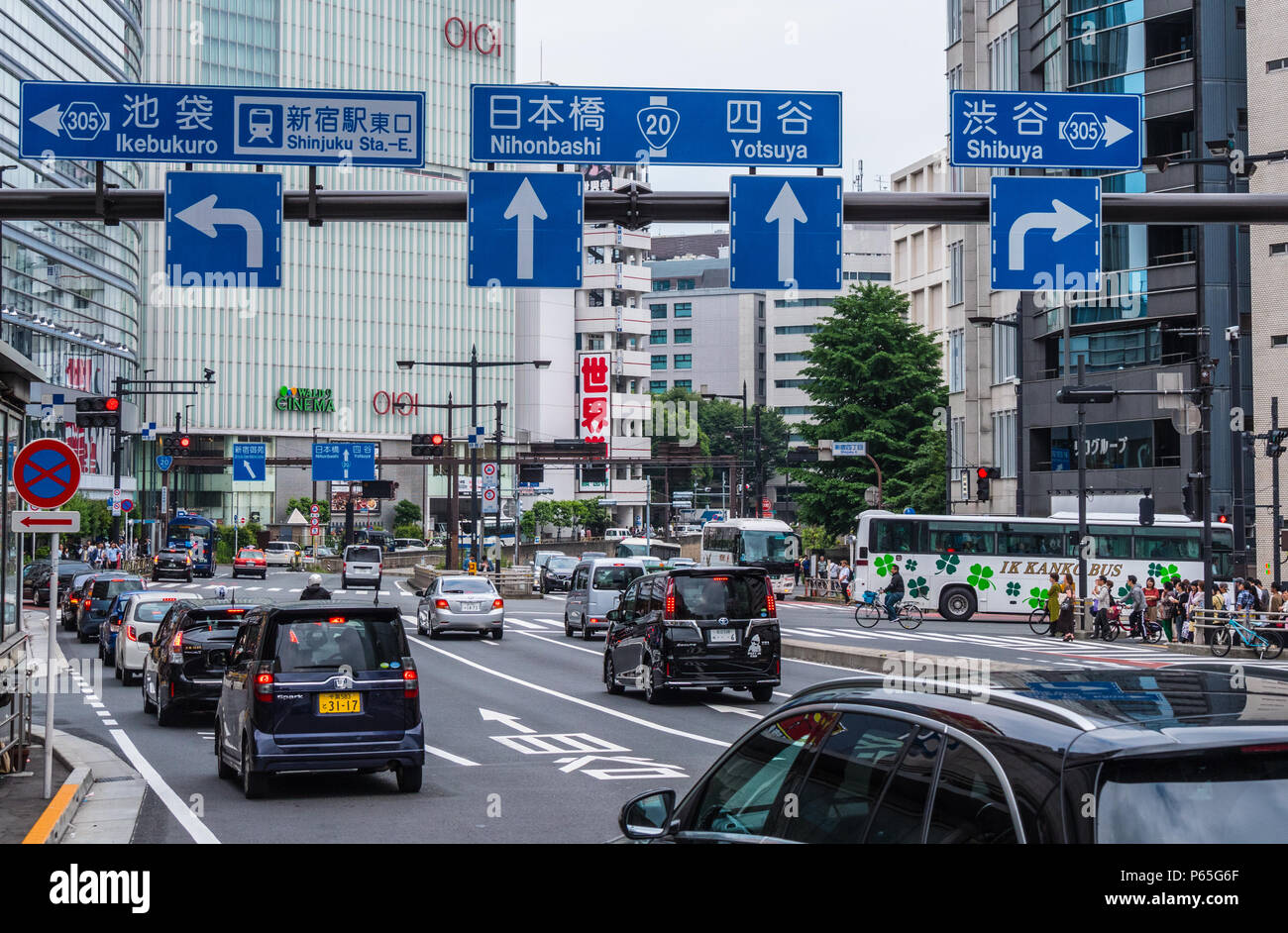Street direction signs in Tokyo - TOKYO / JAPAN - JUNE 17, 2018 Stock ...