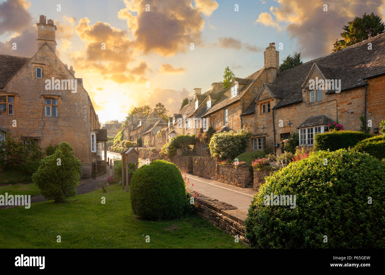 Moreton in marsh hi-res stock photography and images - Alamy