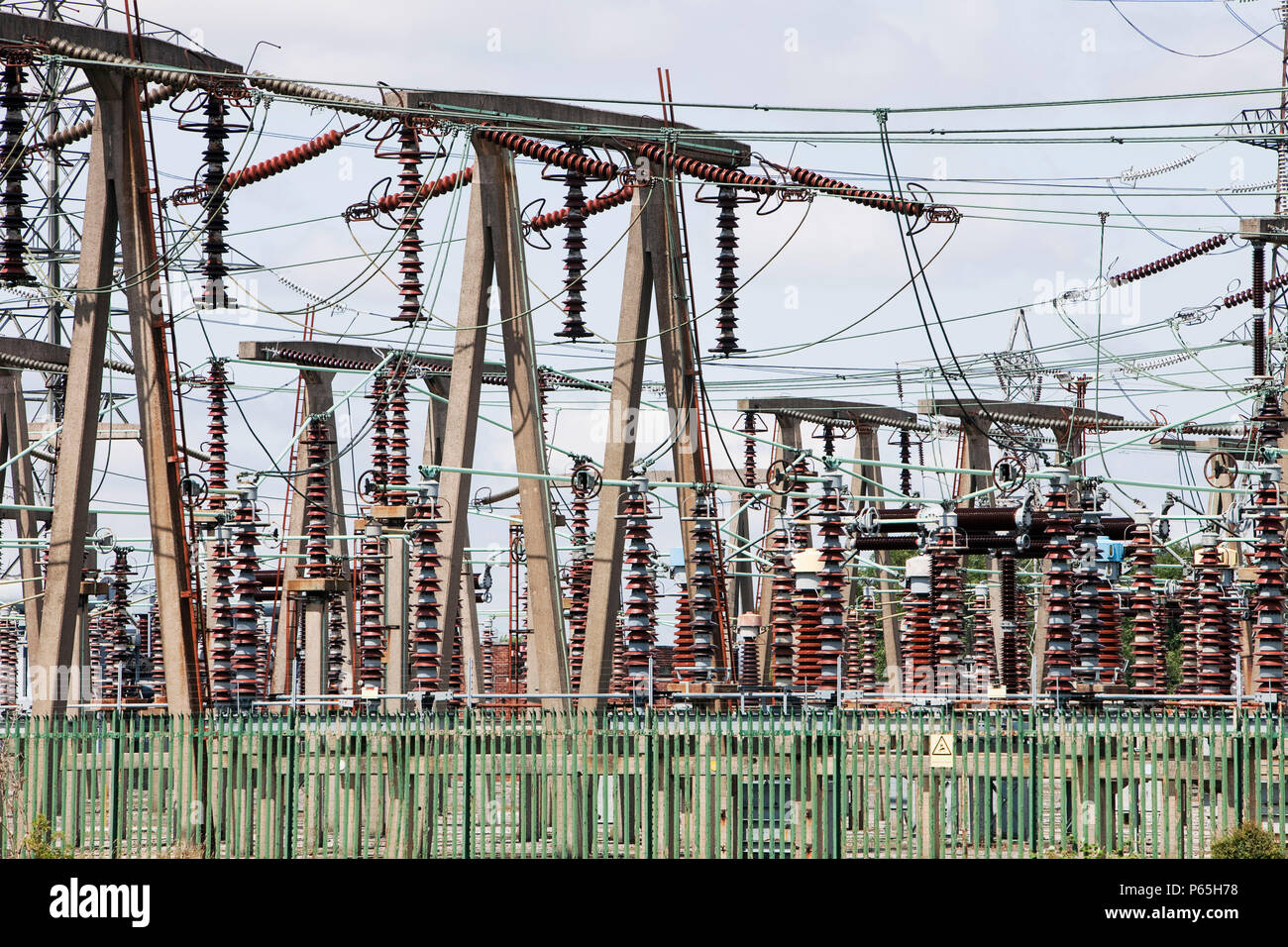 National grid power substation uk hi-res stock photography and images ...