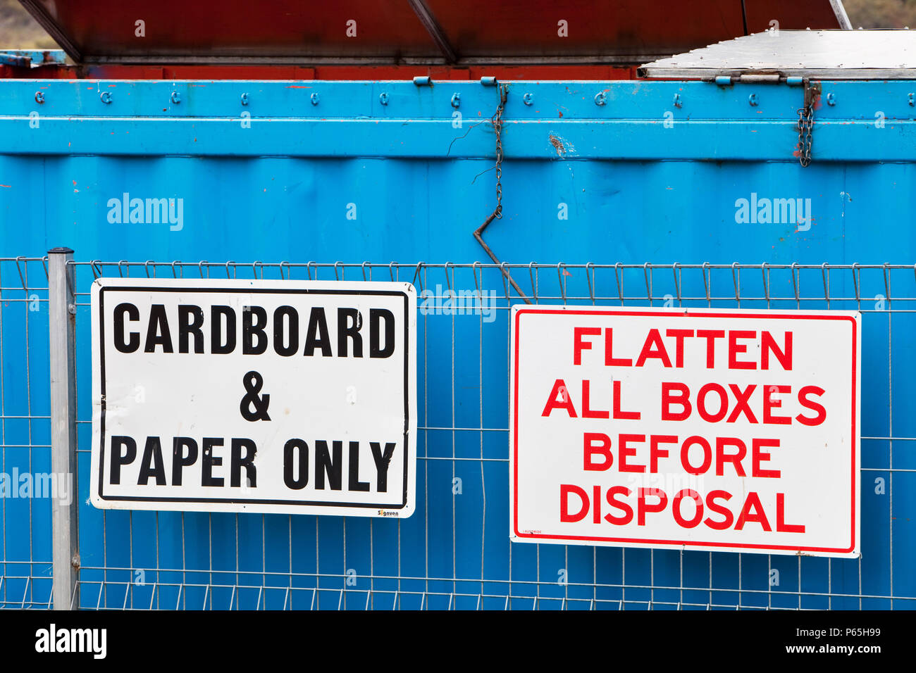 Cardboard rubbish skip recycling hi-res stock photography and images ...