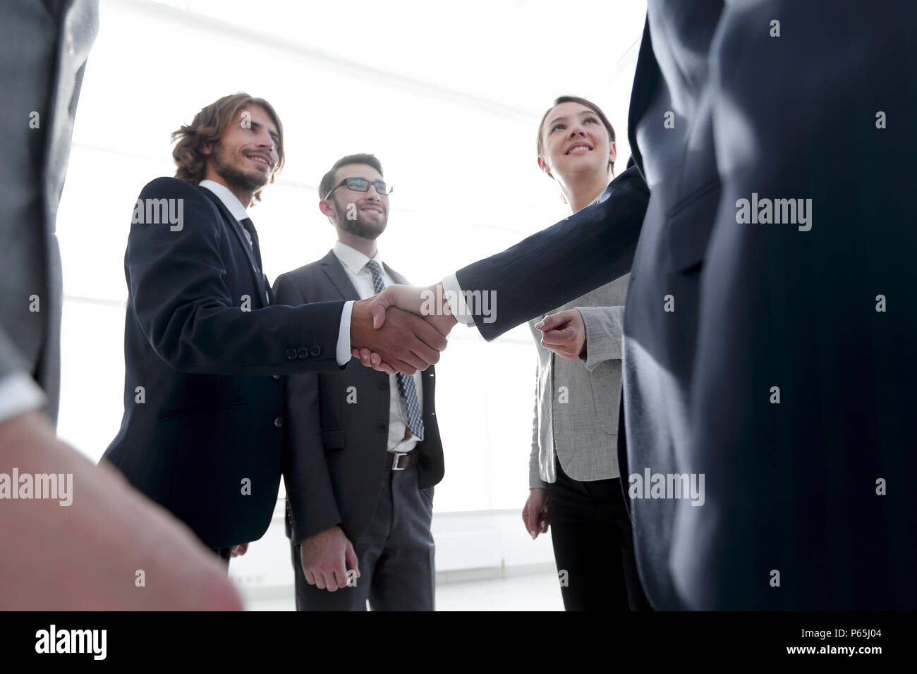 final handshake of business partners Stock Photo - Alamy