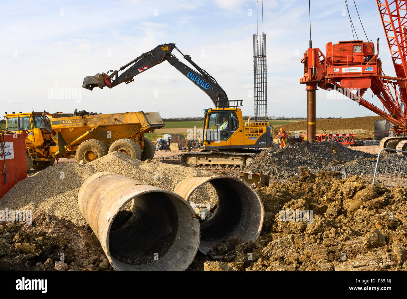 Digger tipping hi-res stock photography and images - Alamy