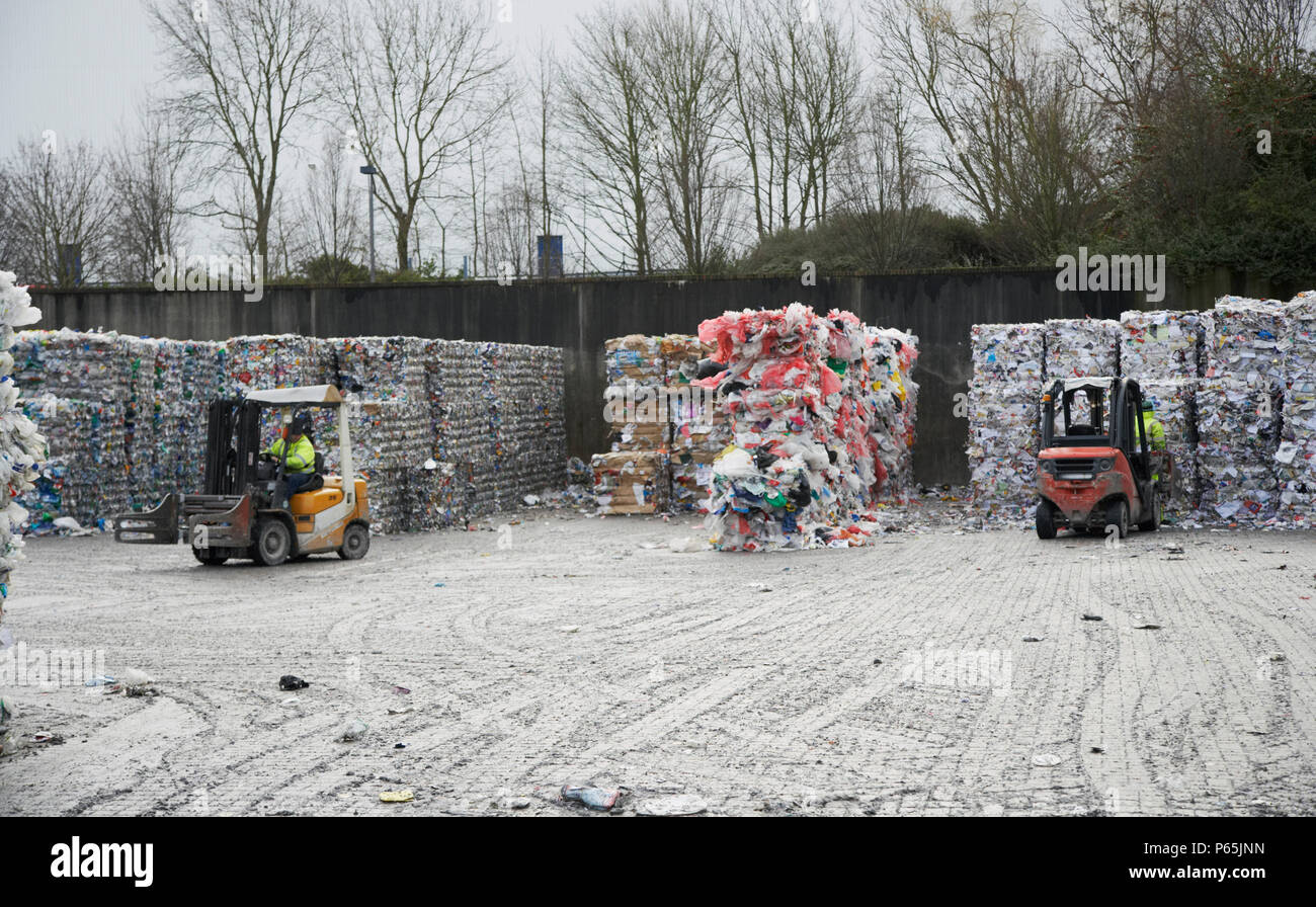 Garbage lift hi-res stock photography and images - Alamy