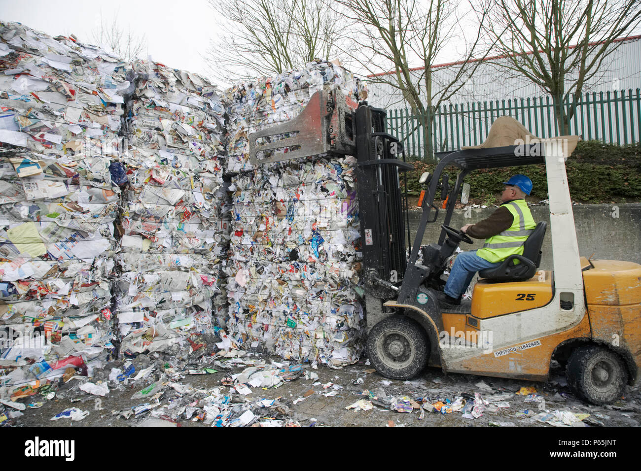 Segregation garbage truck hi-res stock photography and images - Alamy