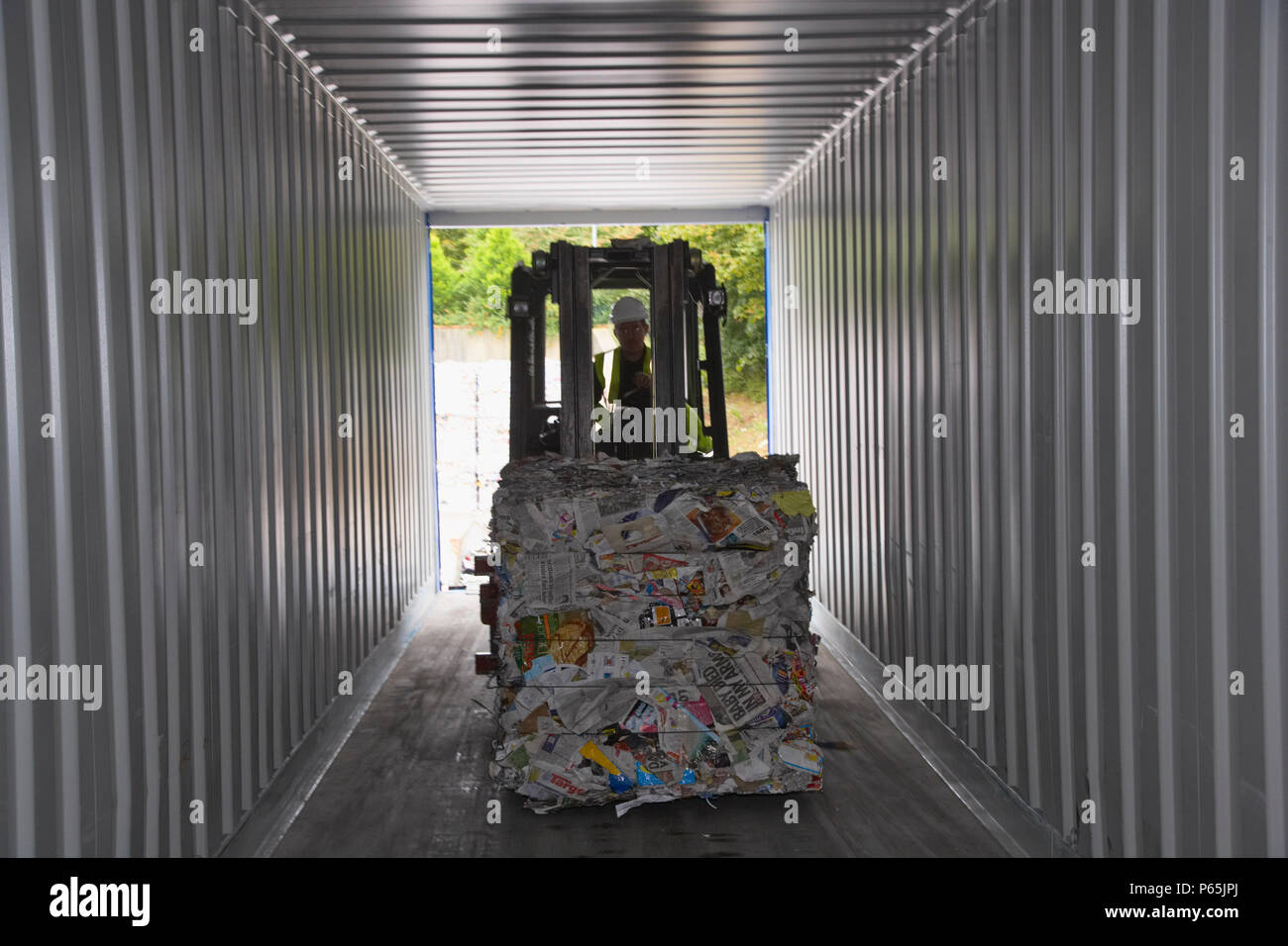 Lorry forklift loading hi-res stock photography and images - Alamy