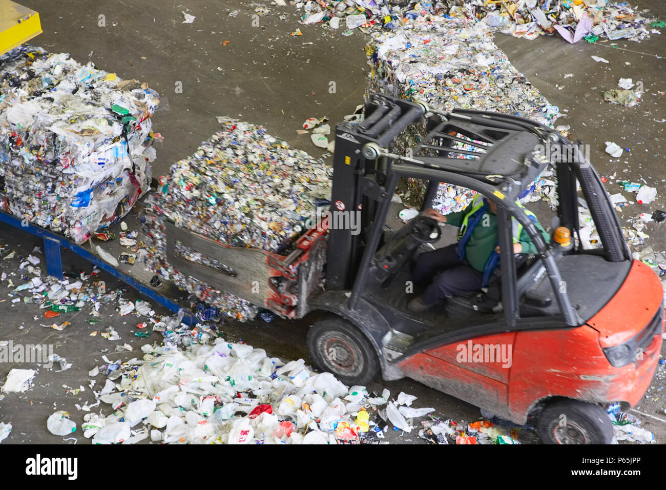 Segregation garbage truck hi-res stock photography and images - Alamy
