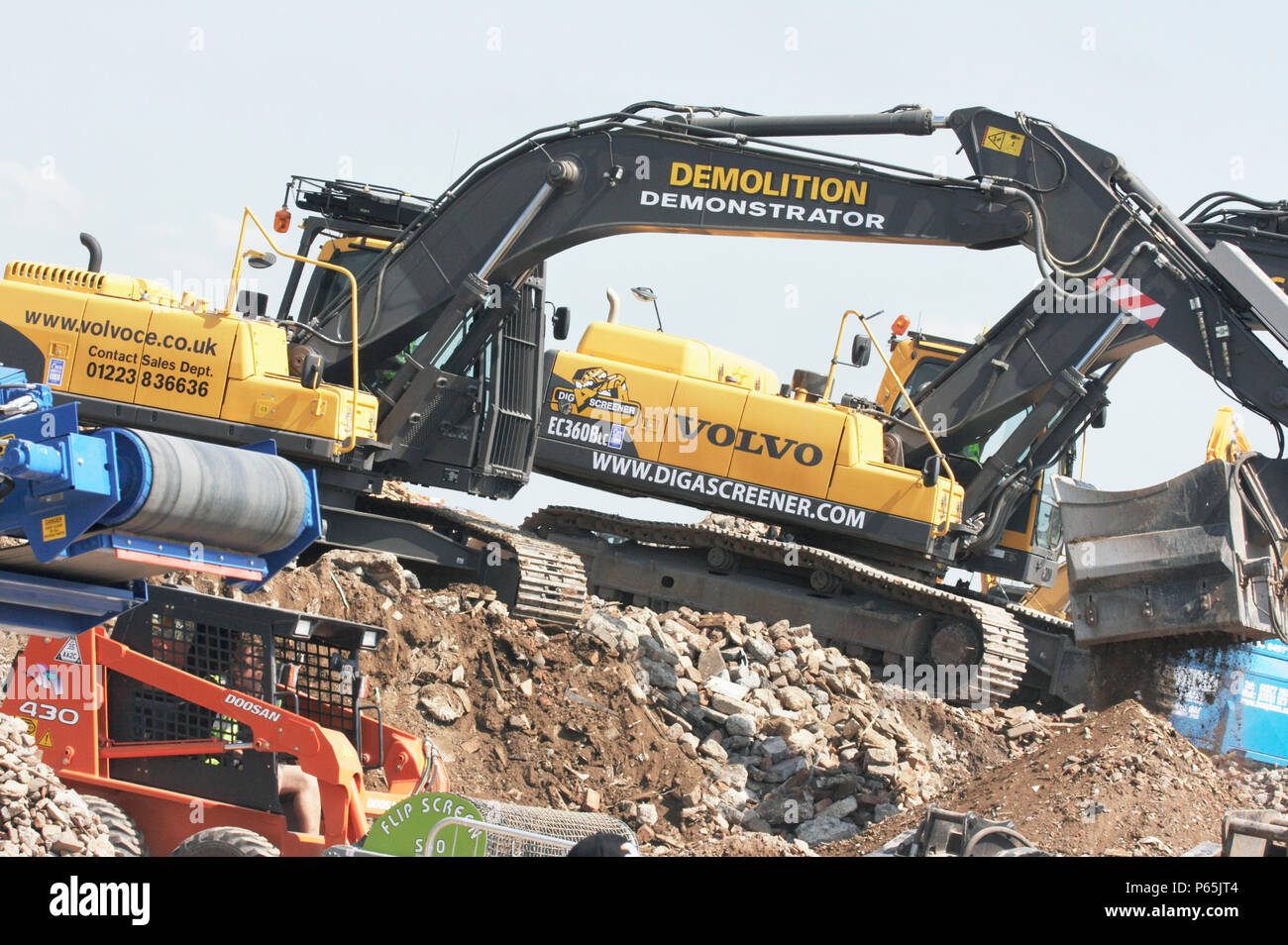 Demolition equipment hi-res stock photography and images - Alamy