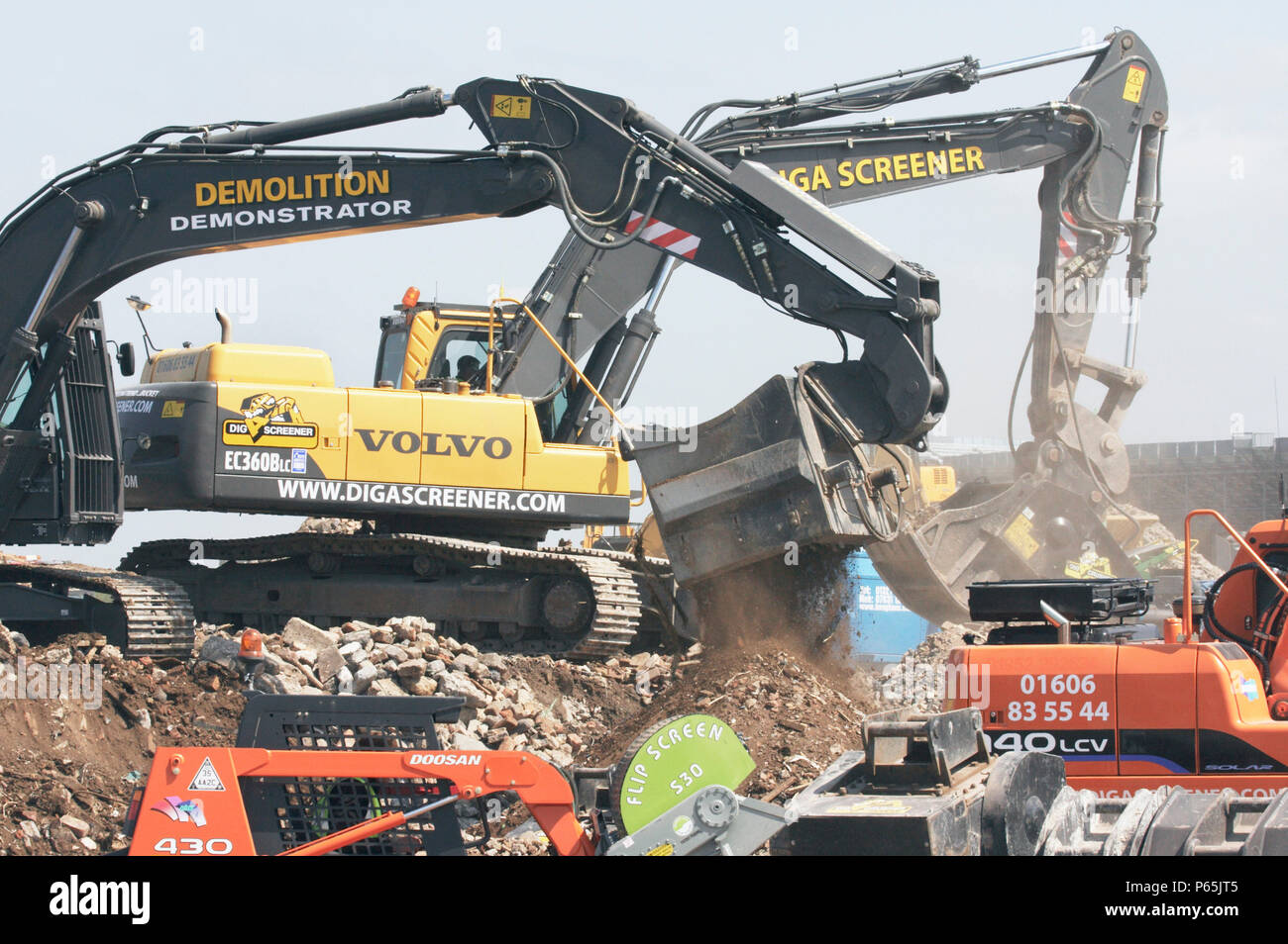 Demolition equipment hi-res stock photography and images - Alamy