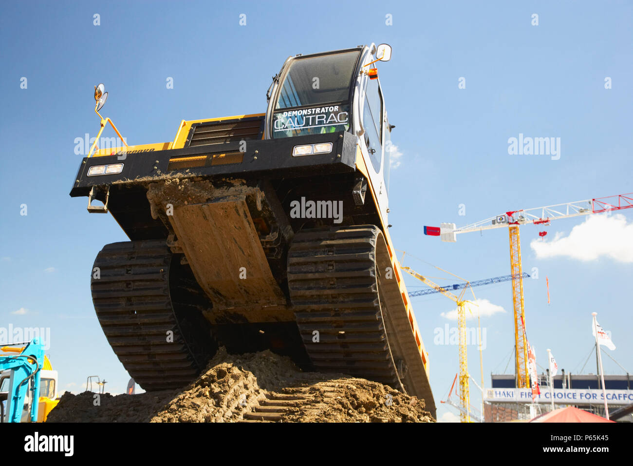 Crawler track crane hi-res stock photography and images - Alamy