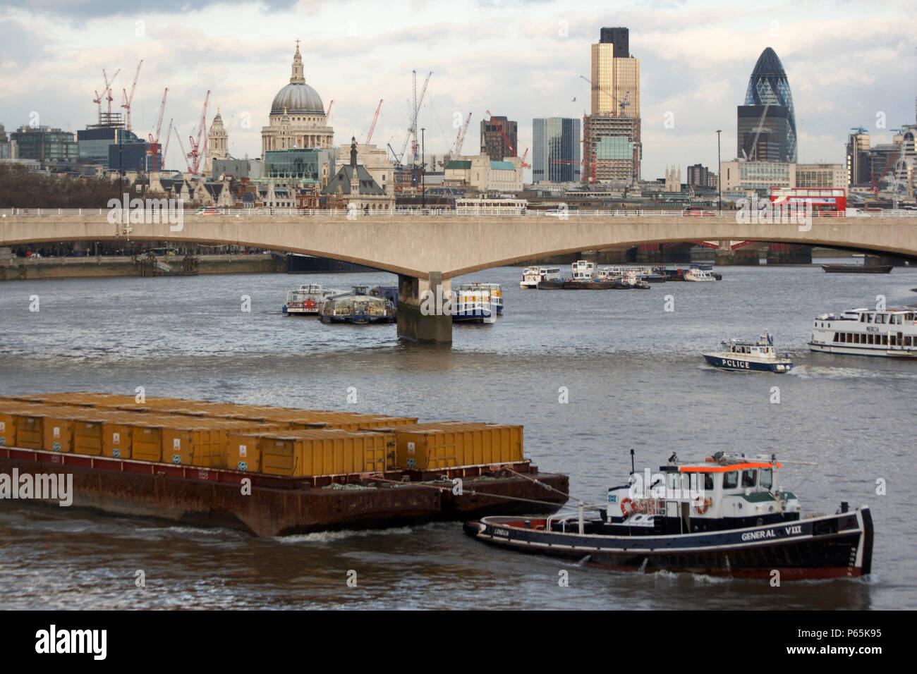 Cargo london hi-res stock photography and images - Alamy