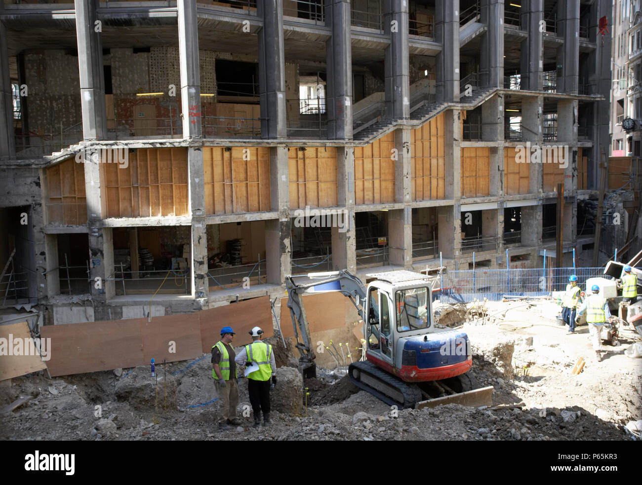 Demolition framework hi-res stock photography and images - Alamy