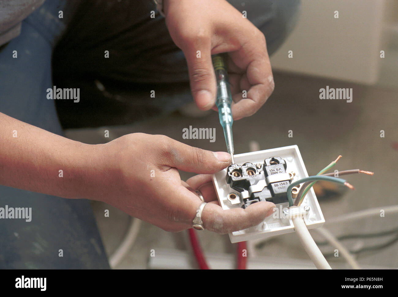 Maintenance Operations. Wiring a 13amp socket Stock Photo - Alamy
