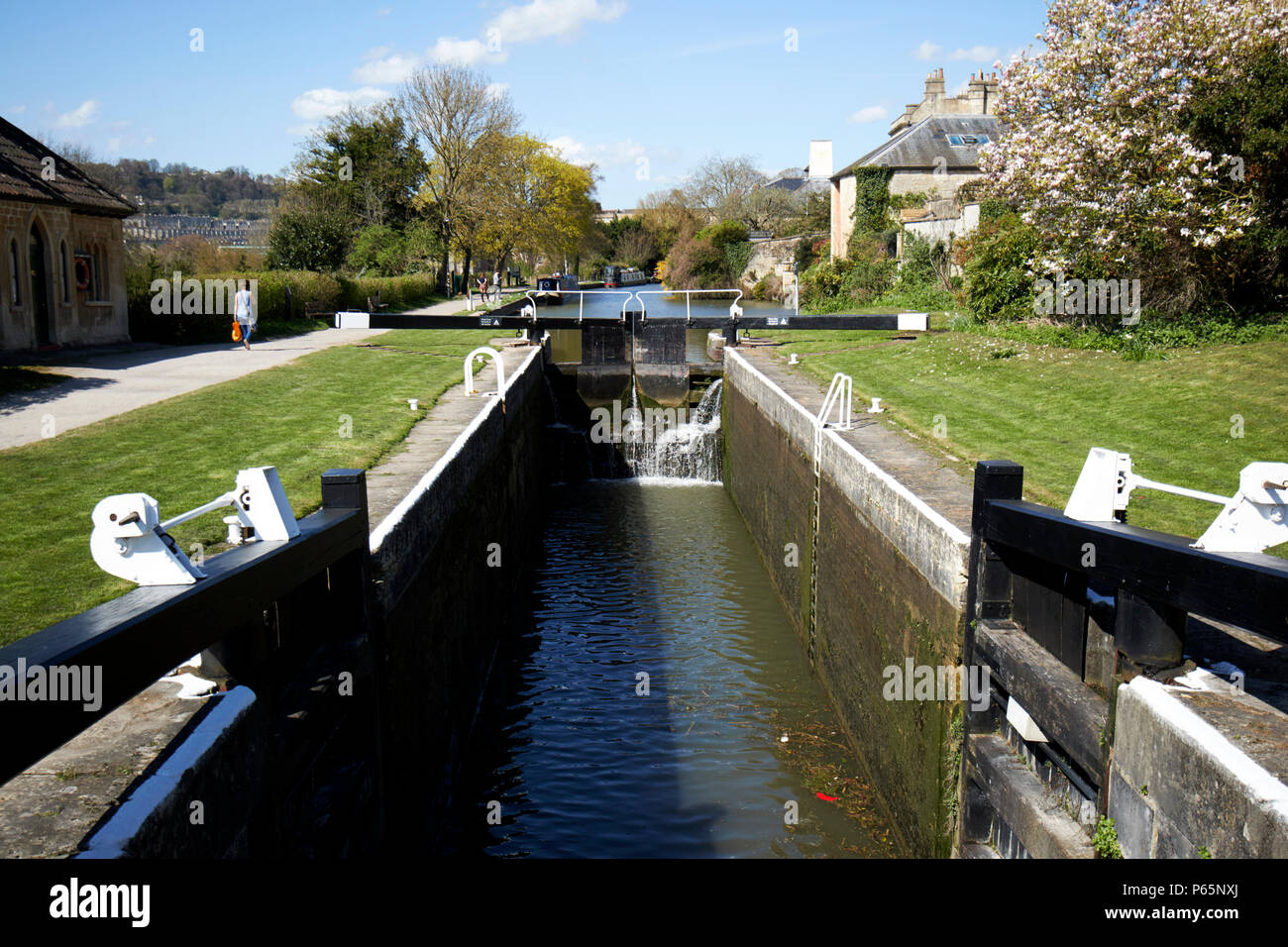 Lock on kennet avon canal hi-res stock photography and images - Alamy