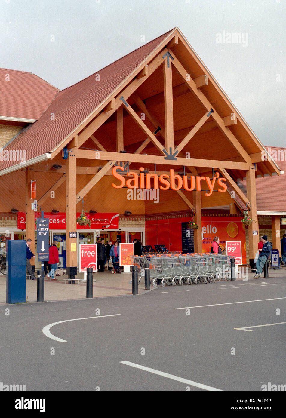 Exterior sainsbury shop hi-res stock photography and images - Alamy