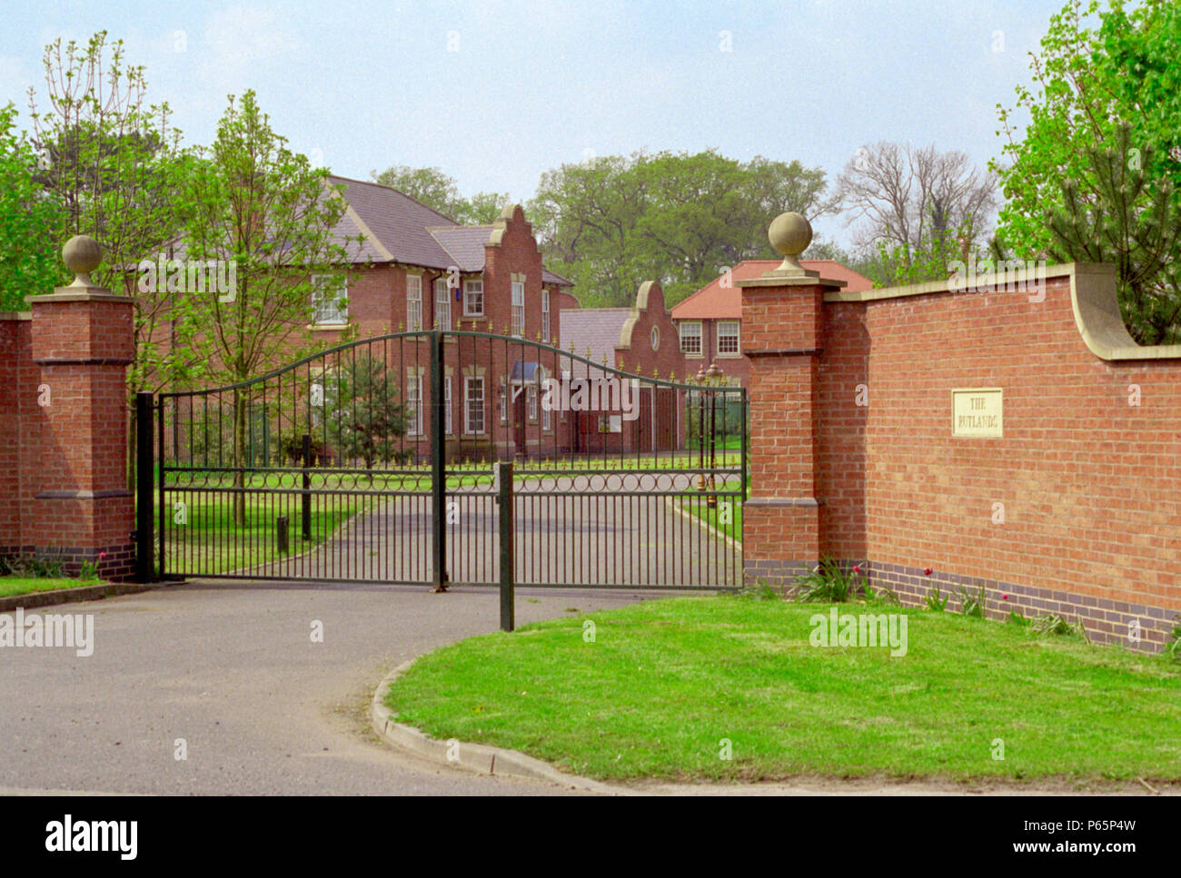Gated community property uk hi-res stock photography and images - Alamy