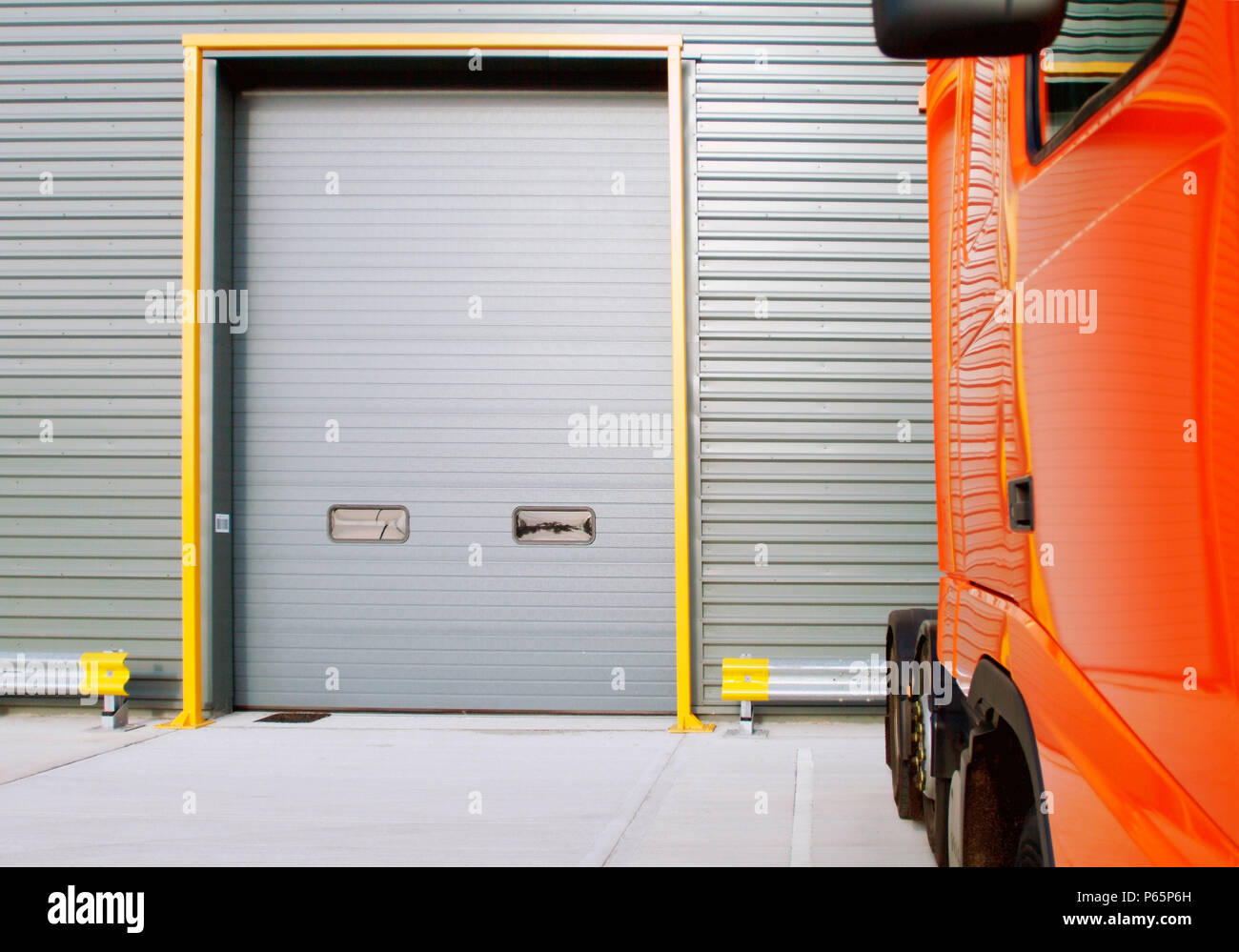 Warehouse exterior with lorry hi-res stock photography and images - Alamy