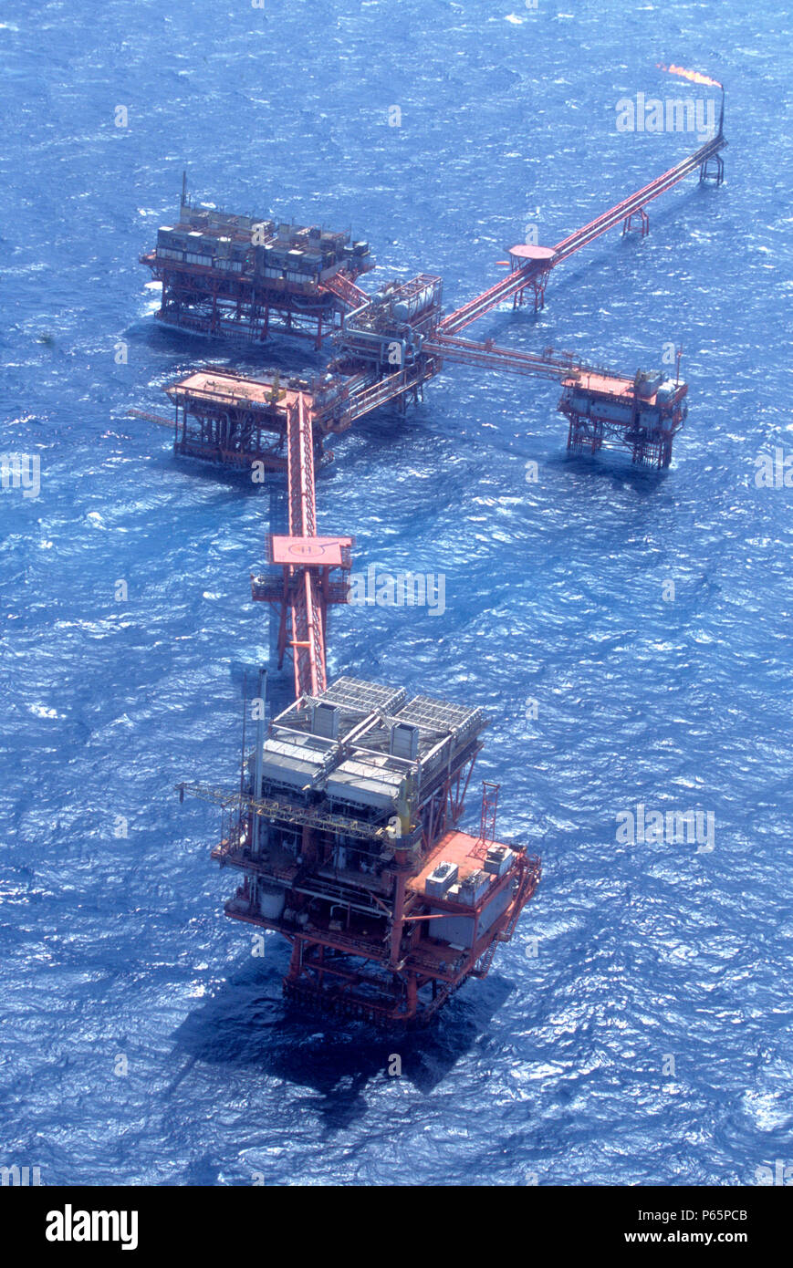 Offshore oil rig egypt hi-res stock photography and images - Alamy
