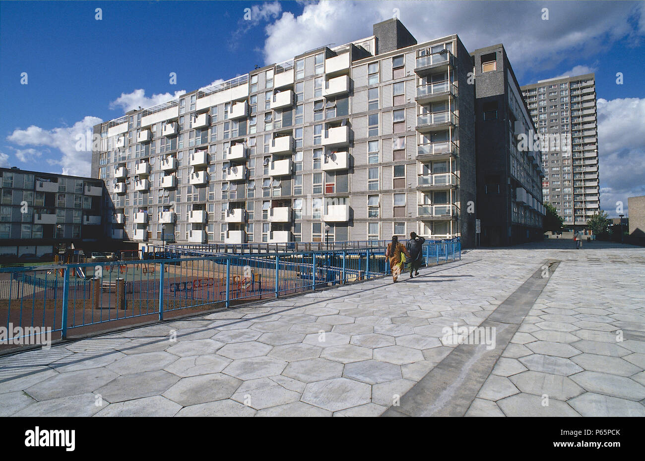 Concrete blocks east london hi-res stock photography and images - Alamy