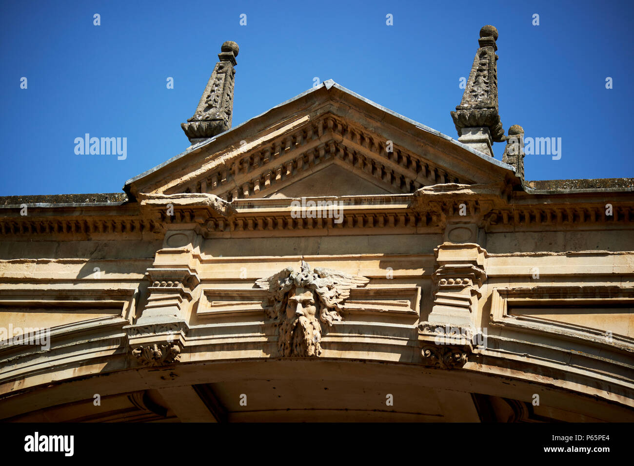 Roman arch with keystone hi-res stock photography and images - Alamy