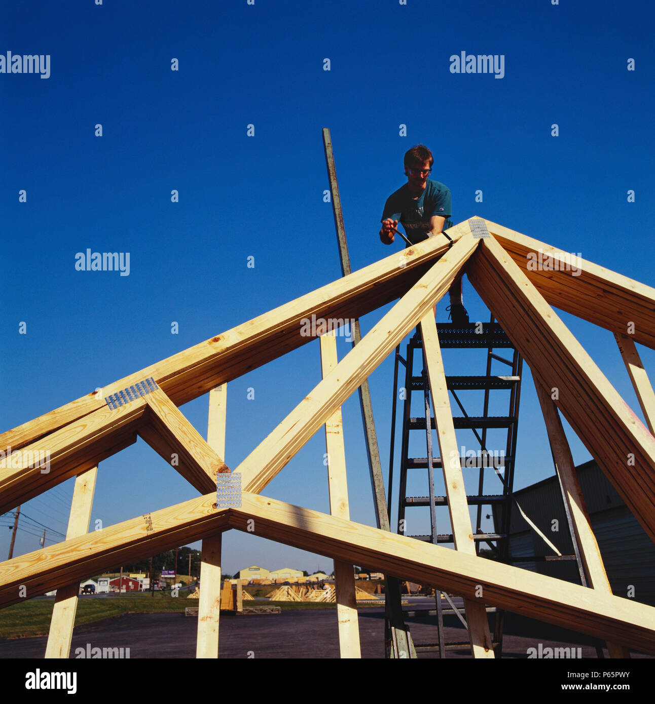 Carpenter working on timber roof structure Stock Photo - Alamy