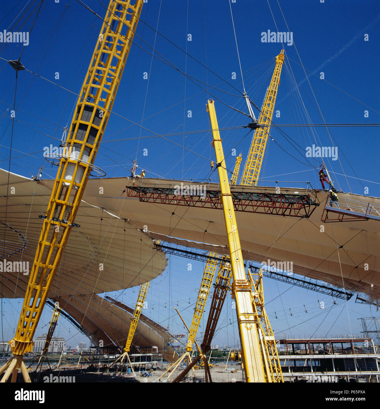 Millennium dome construction site hi-res stock photography and images ...