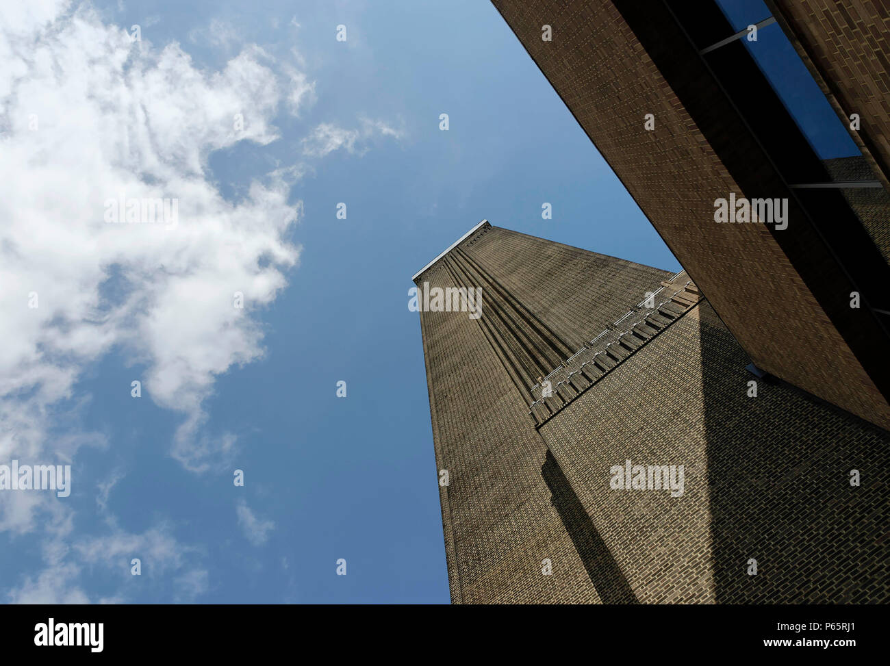 Tate modern chimney tower hi-res stock photography and images - Alamy