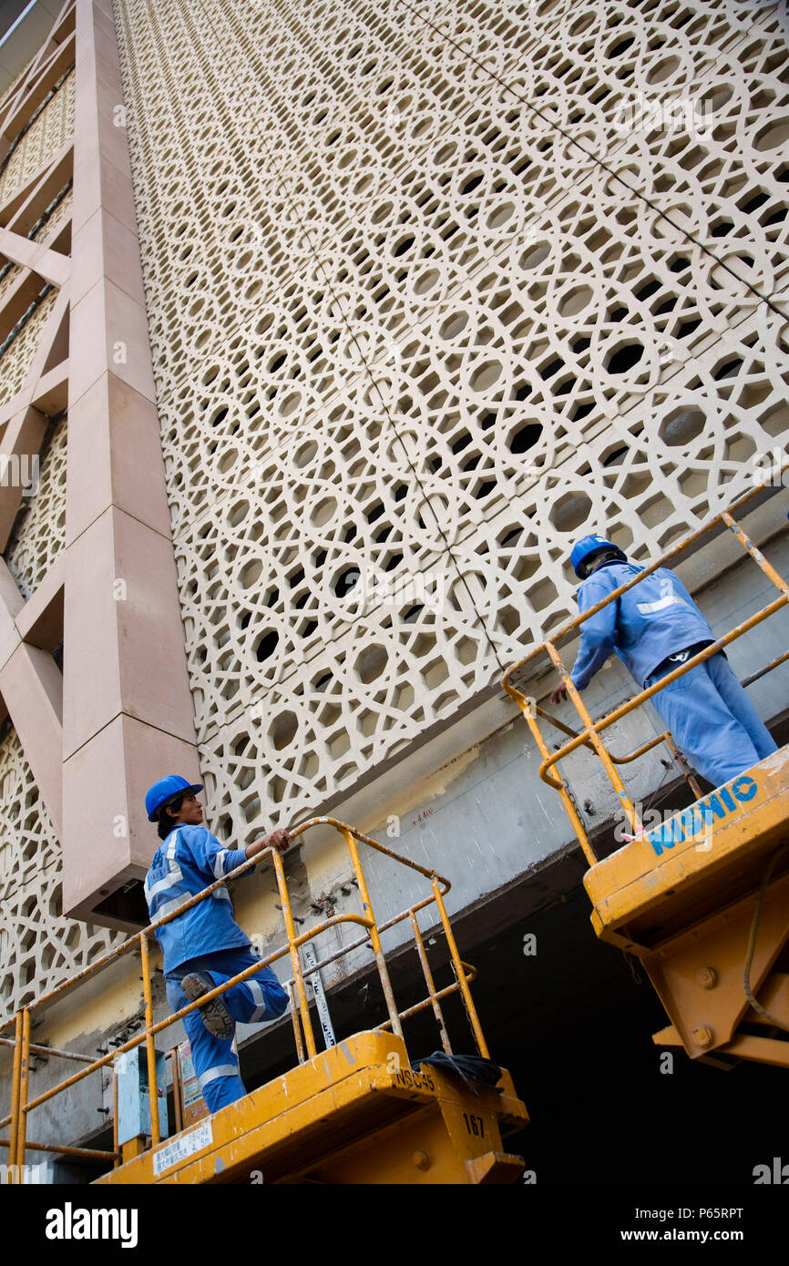 Construction of monorail station, Dubai, UAE Stock Photo - Alamy