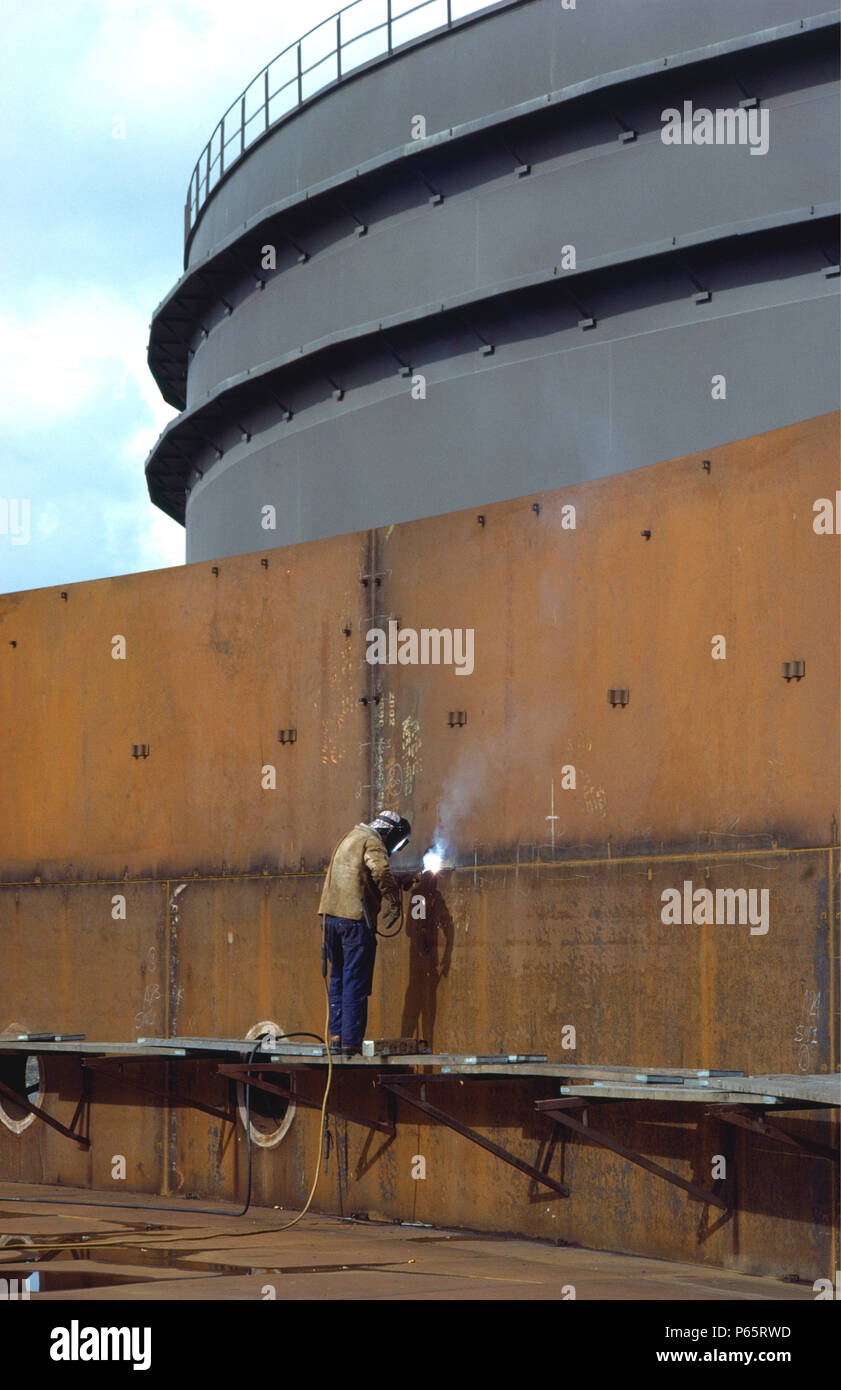 Welding plates hi-res stock photography and images - Alamy