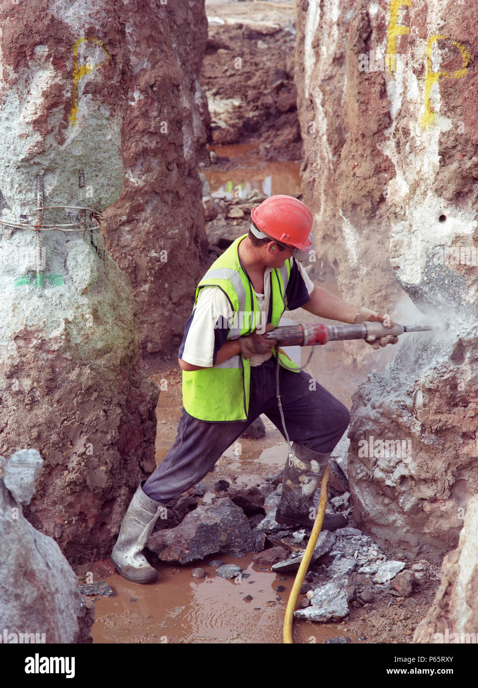 Foundation columns hi-res stock photography and images - Alamy