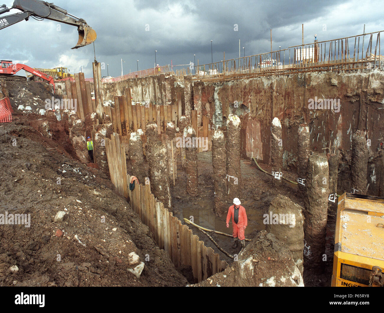 Reinforced concrete columns hi-res stock photography and images - Alamy