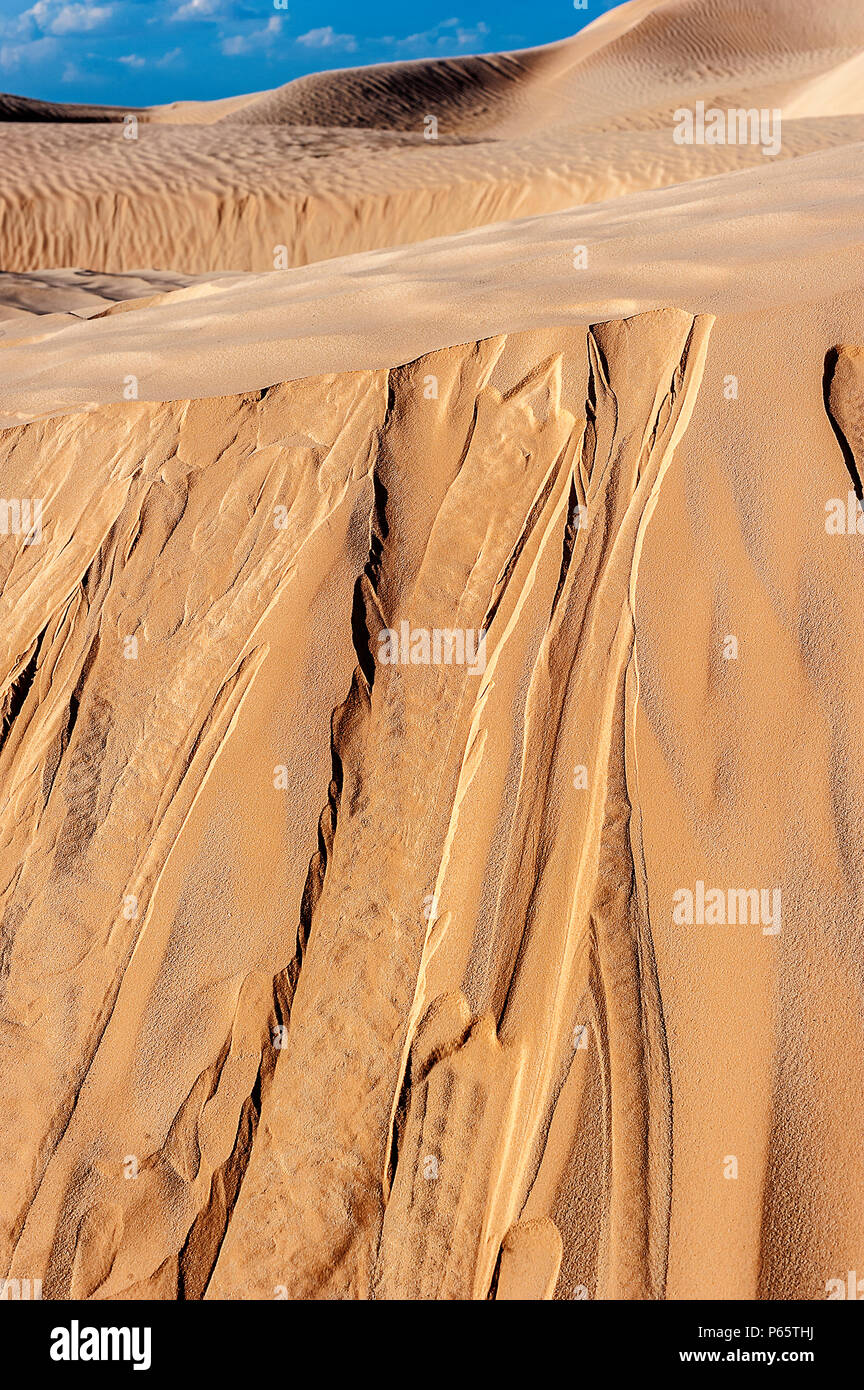 Sunset in the Sahara. Depending on the position of the light, sand ...