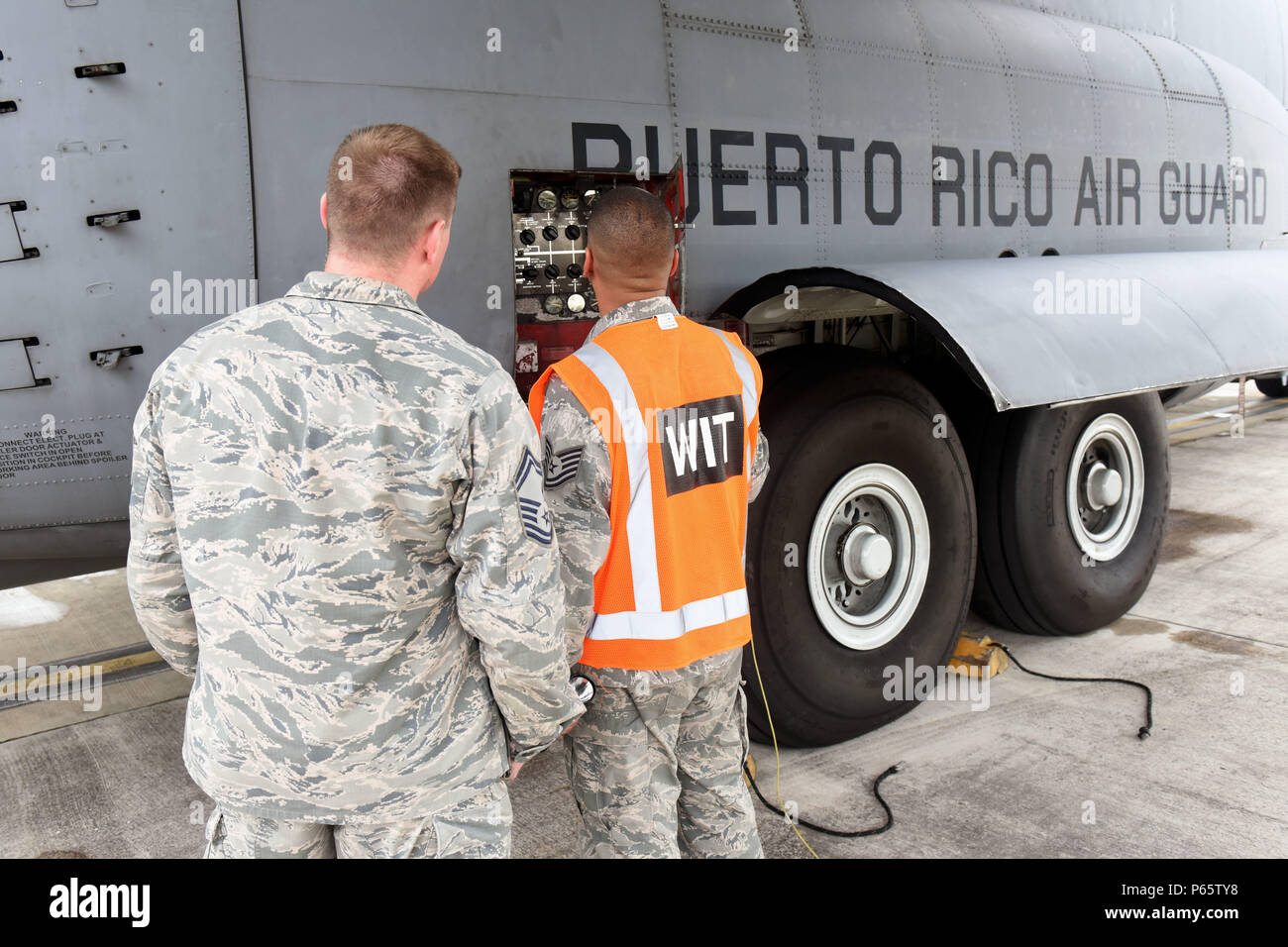 Amc ig inspects 156 wit hi-res stock photography and images - Alamy