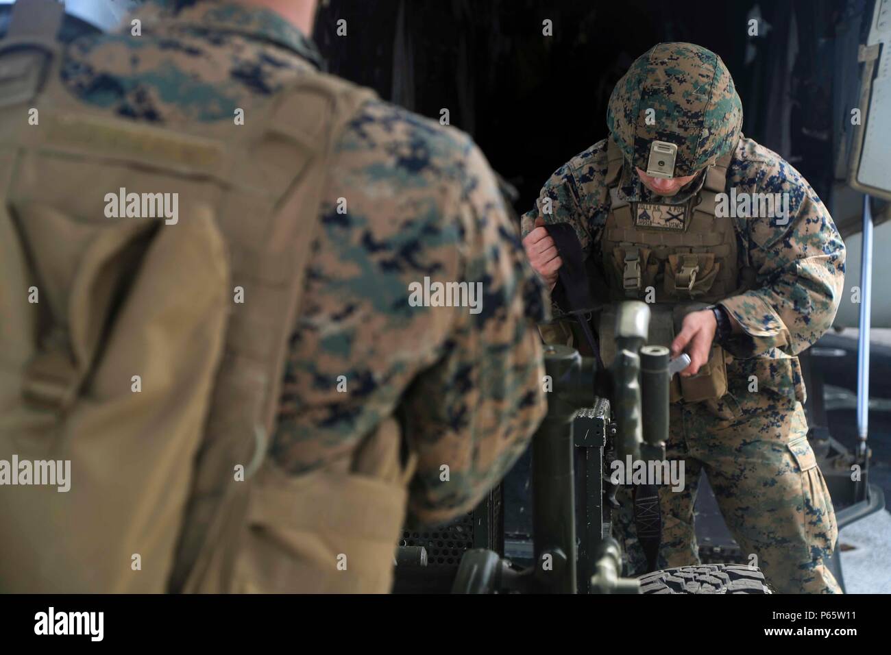 M327 120 mm mortar system hi-res stock photography and images - Alamy