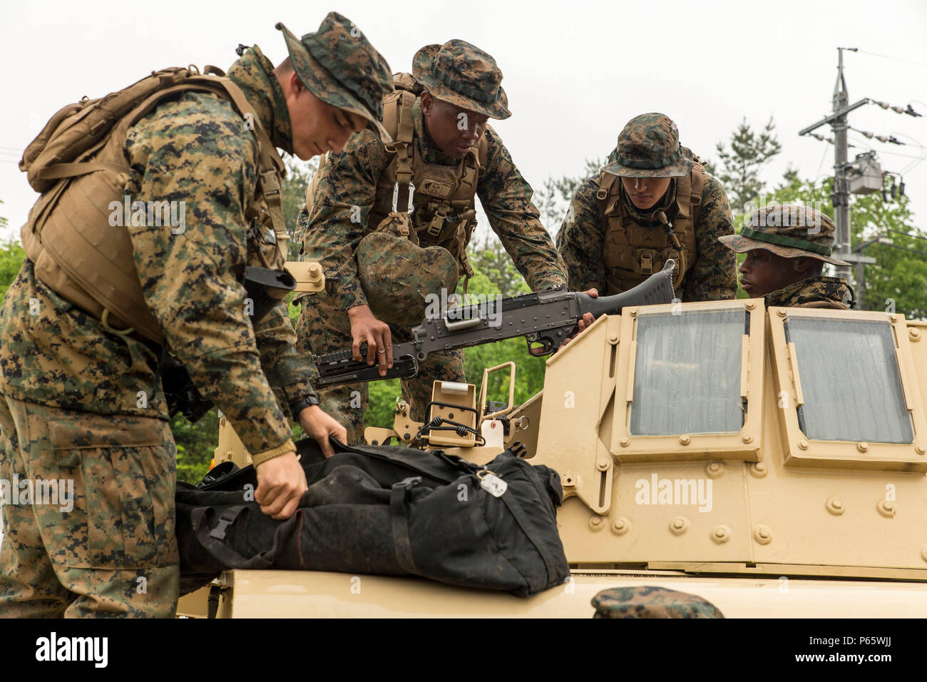 Marines with Marine Wing Support Squadron (MWSS) 171 assemble an M240 ...