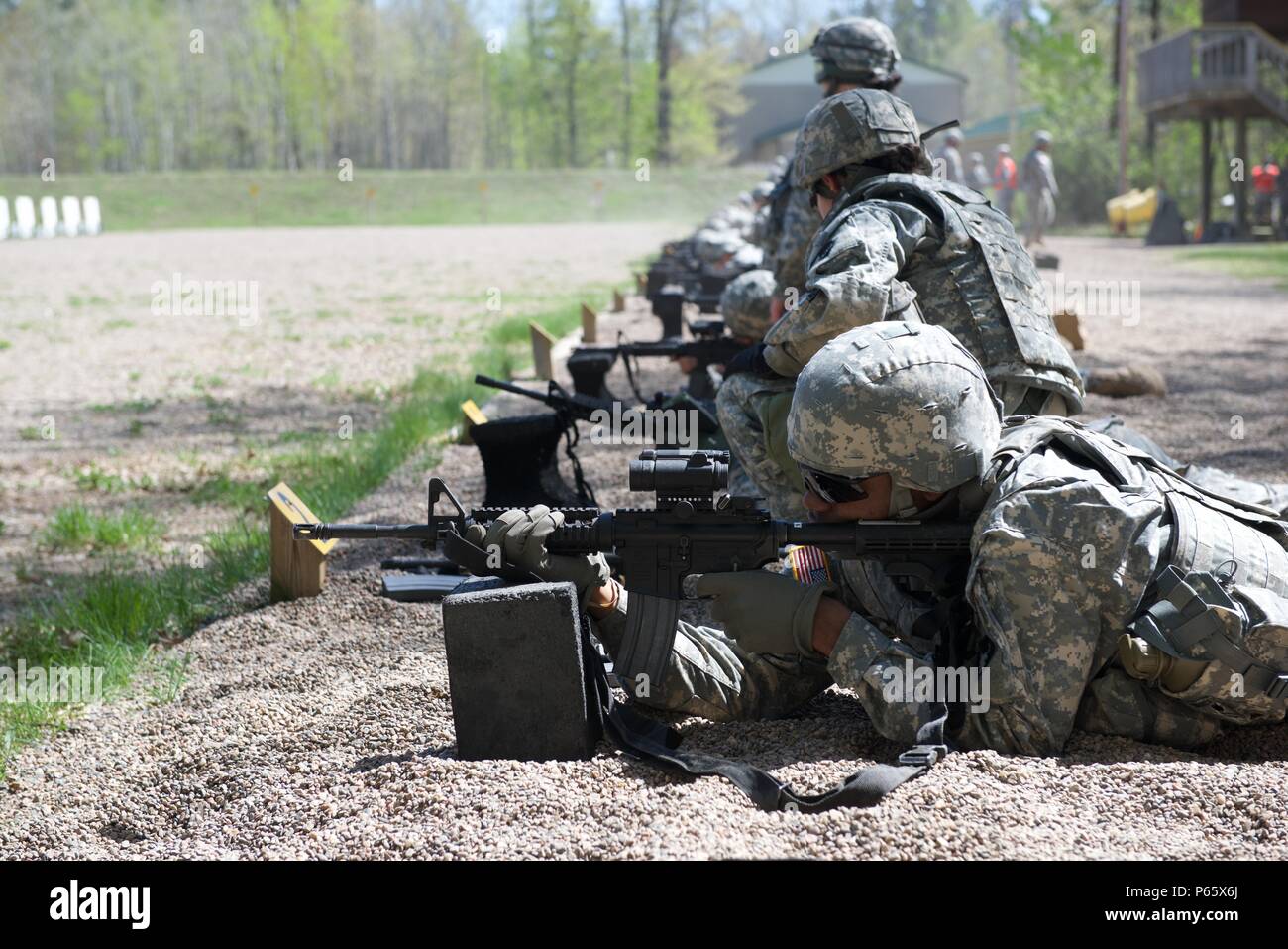 Soldiers of the Minnesota National Guard's 34th Red Bull Infantry ...