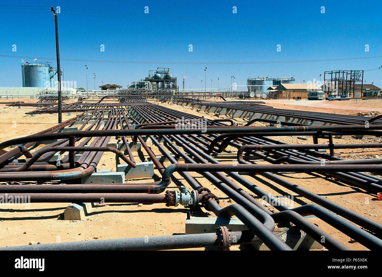 Drilling oil in oman desert hi-res stock photography and images - Alamy