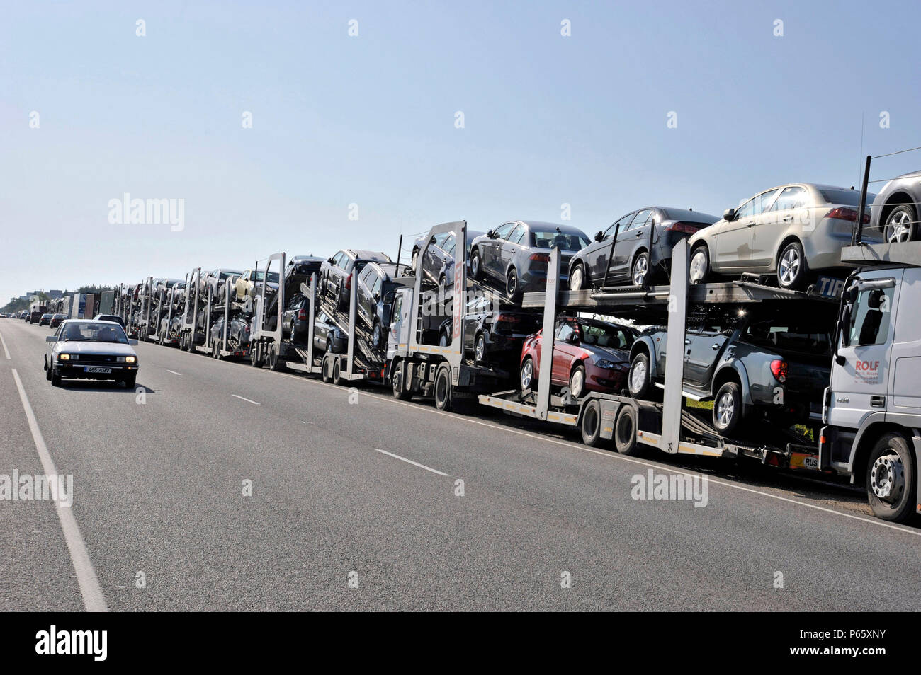 Vehicle transporters hi-res stock photography and images - Alamy
