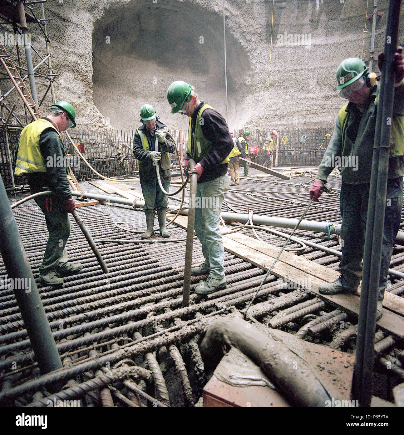 Pouring then compacting in situ reinforced concrete using vibrating ...