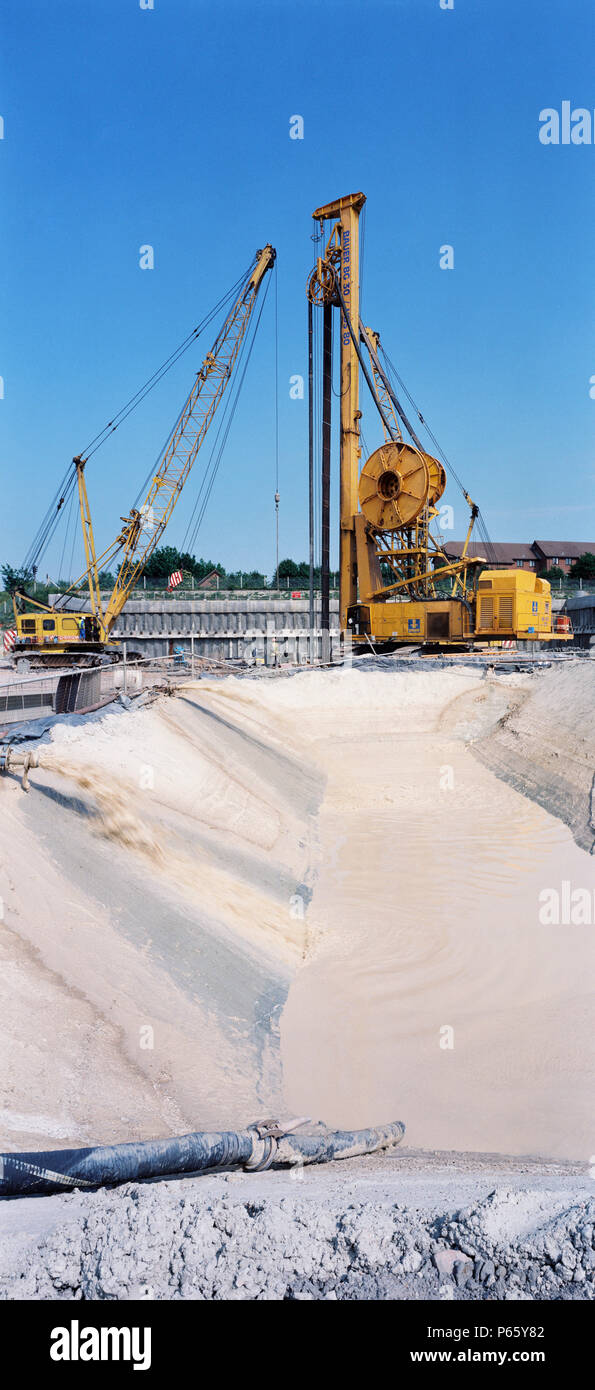 Piling rig hi-res stock photography and images - Alamy