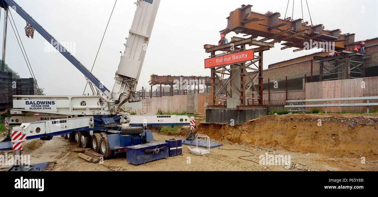 Crane outriggers hi-res stock photography and images - Alamy