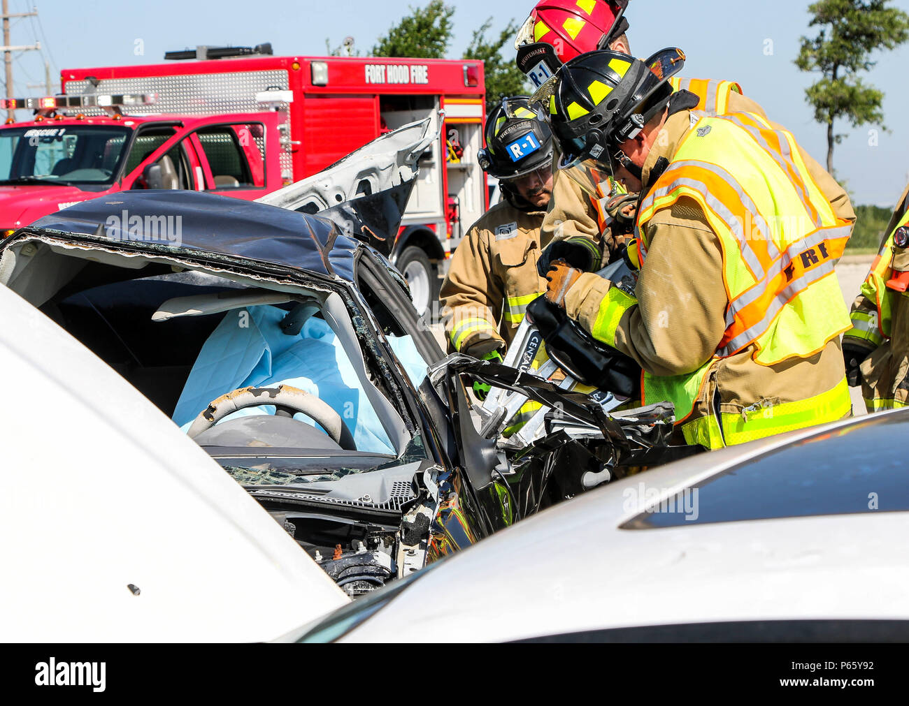 Members of the Fort Hood Fire Department operate the jaws of life to ...