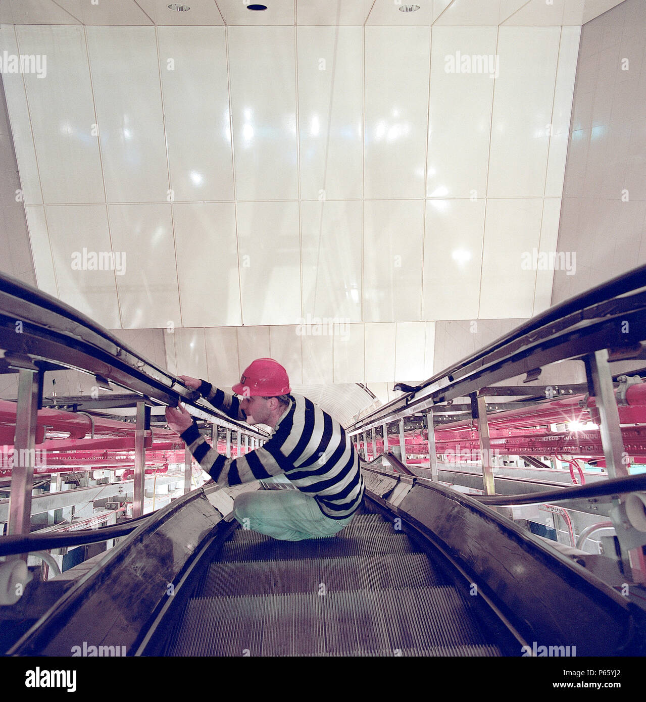 London underground escalator angel hi-res stock photography and images ...
