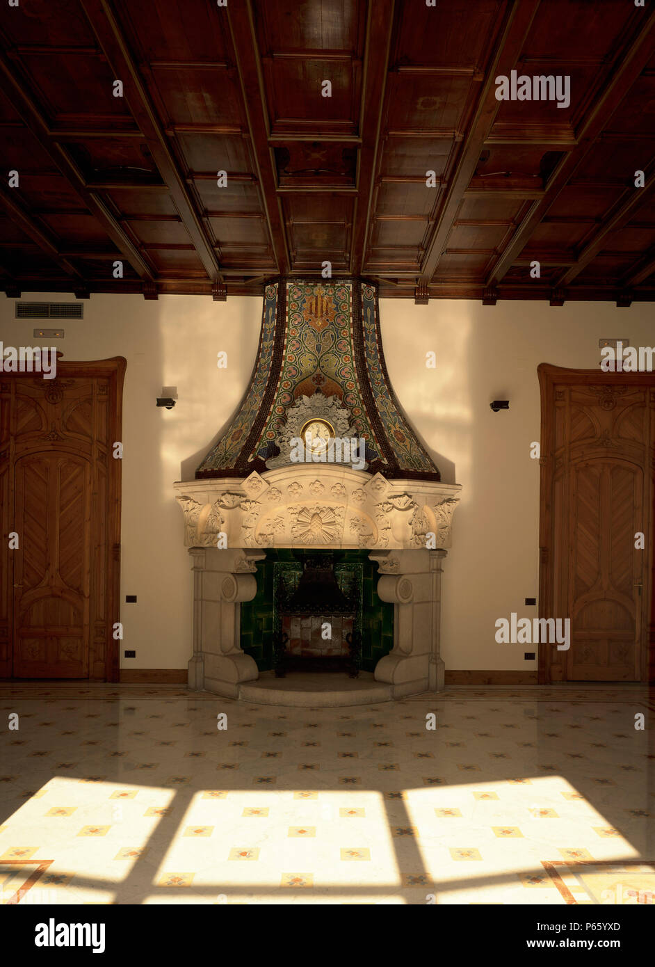 View of a fireplace in a hall Stock Photo - Alamy