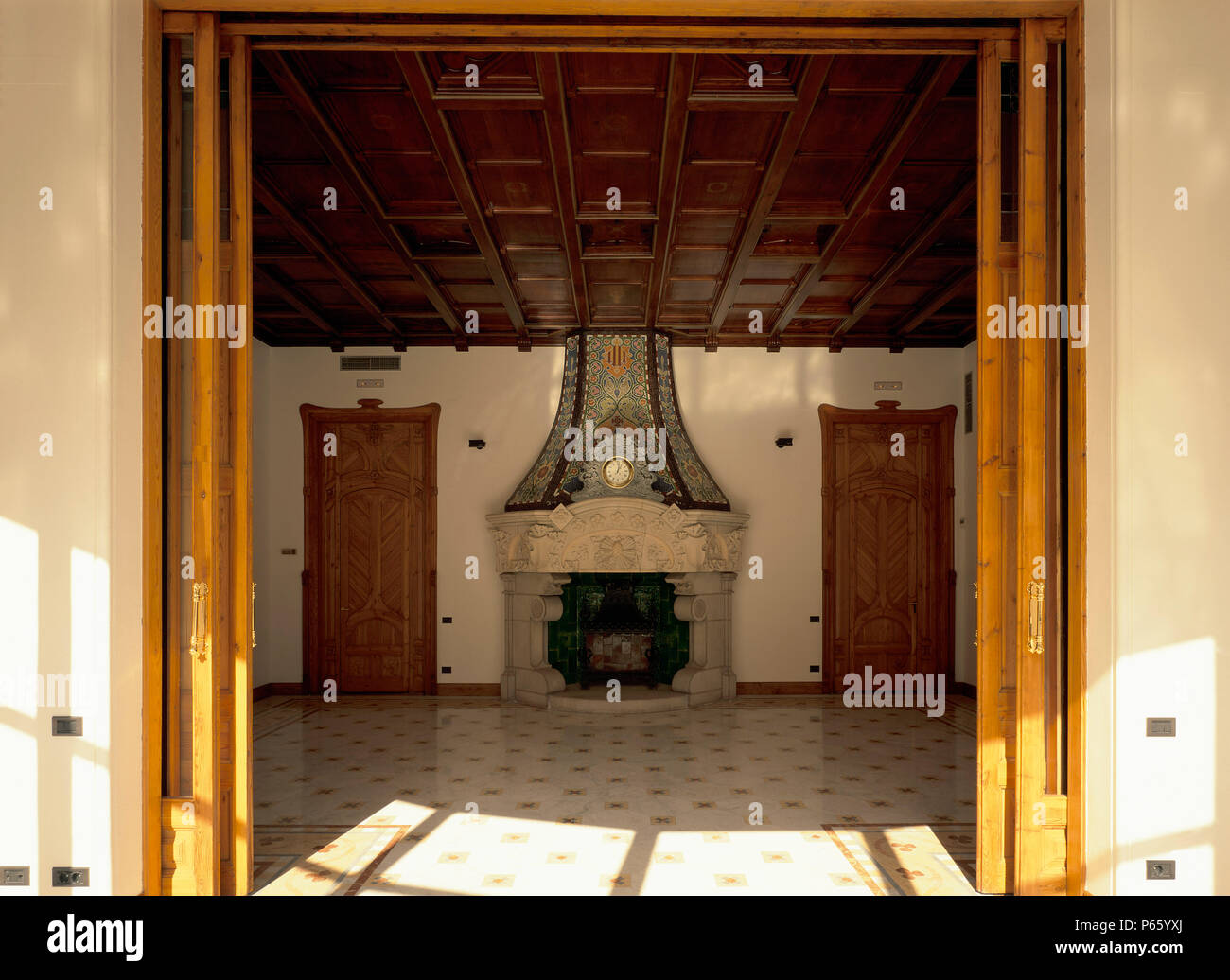 Fireplace halls hi-res stock photography and images - Alamy
