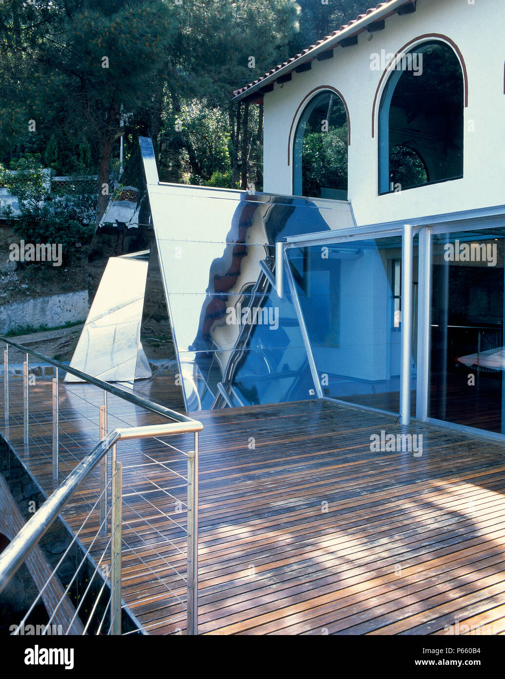Deck of house hi-res stock photography and images - Alamy