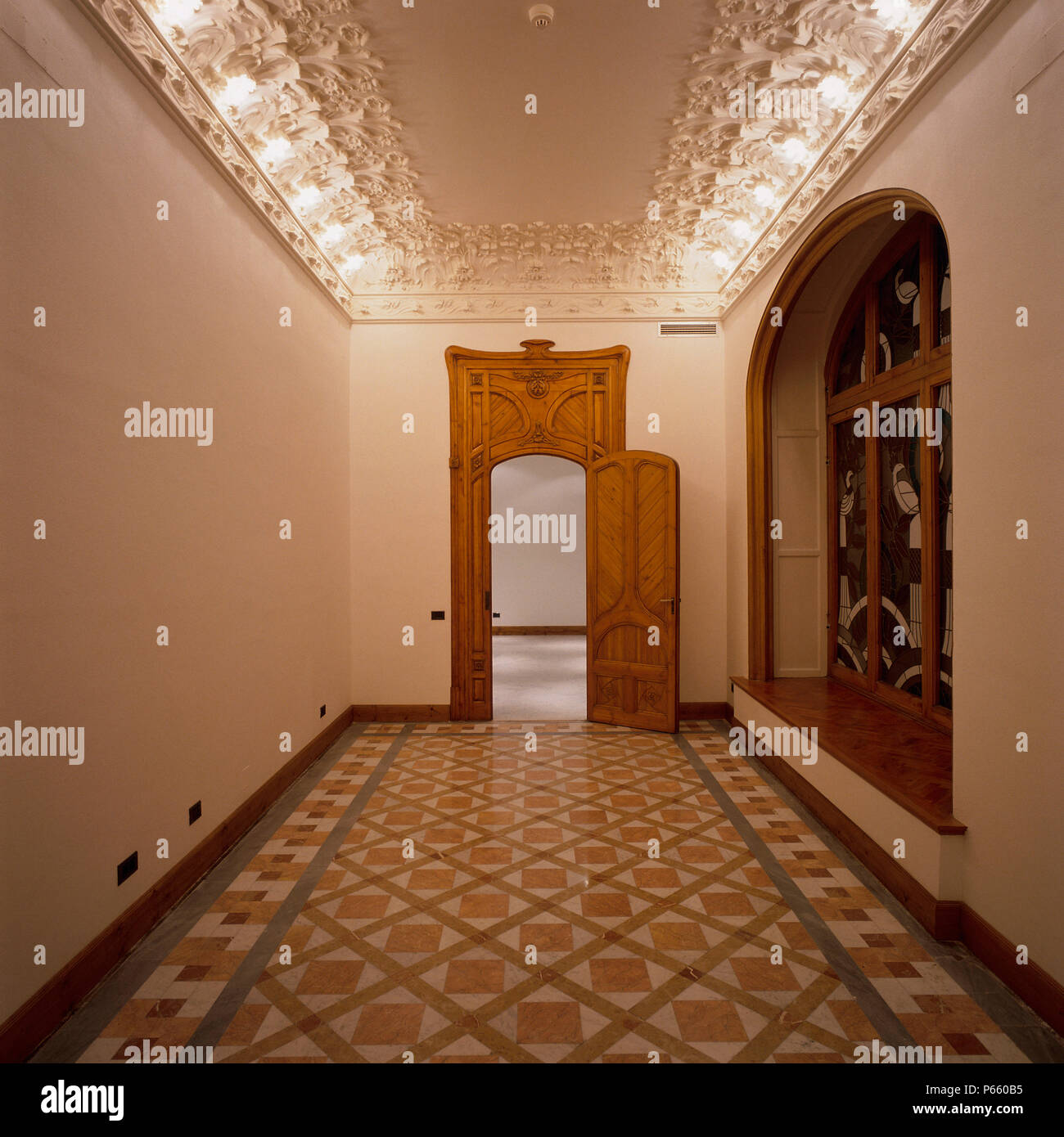 Corridor from entrance view hi-res stock photography and images - Alamy