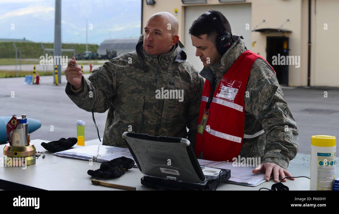 Wing inspection team hi-res stock photography and images - Alamy