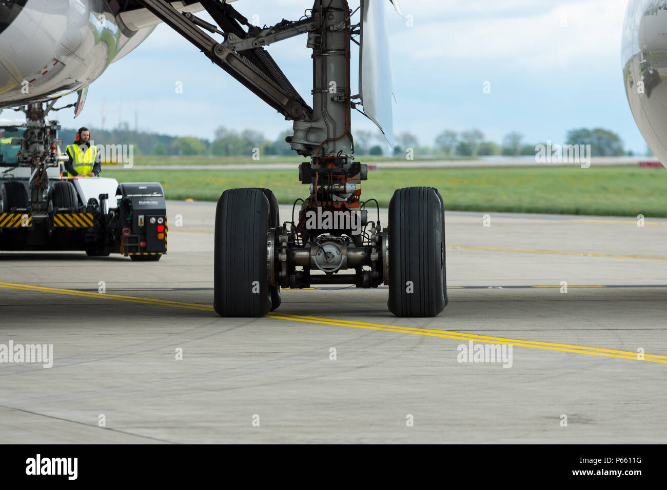 One wheel with chassis hi-res stock photography and images - Alamy
